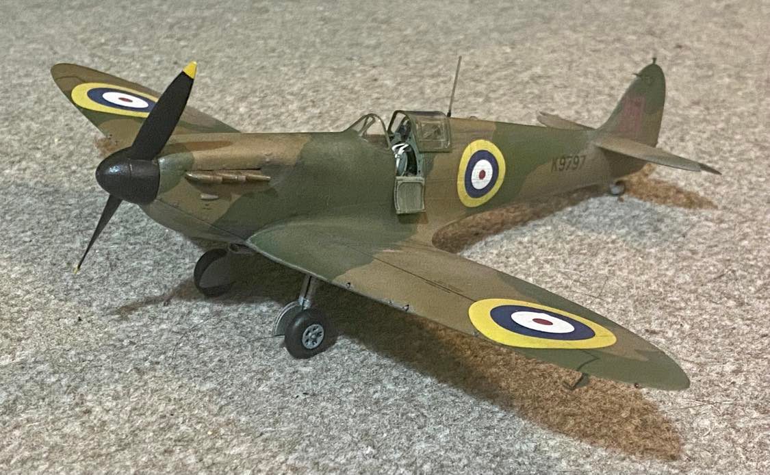 "Red 19" - Early Spitfire Mk. I, No. 19 Squadron, RAF +++ FINISHED ...