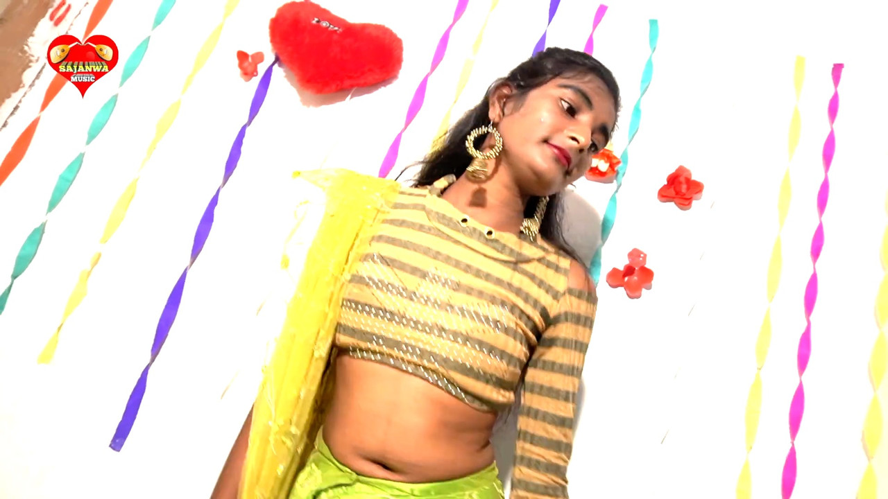 Ayesha Raj 1 2 — Postimages
