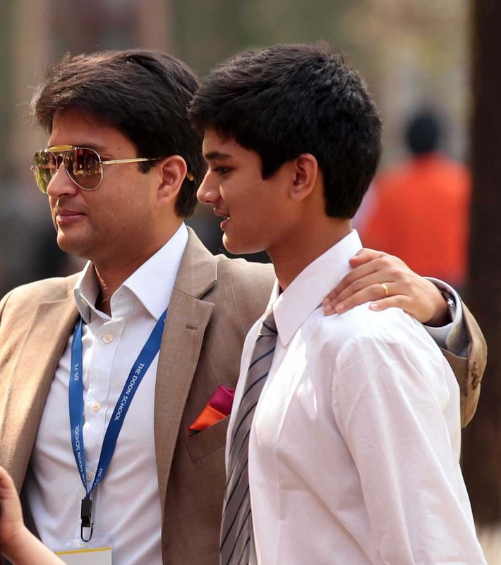 Classify and place Indian prince Aaryaman Scindia