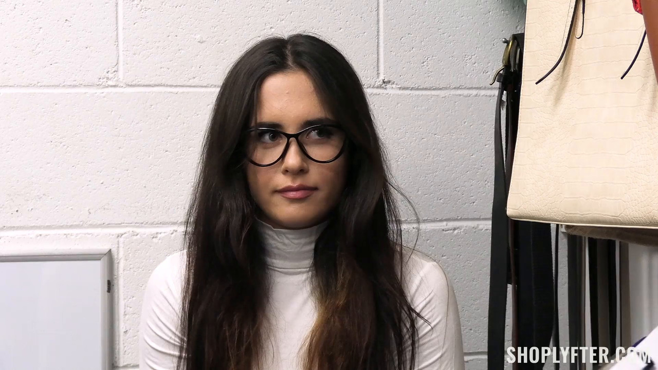 Daisy Pheonix Case No 8002985 The Mormon Thief SHOPLYFTER mp4 0000 — Postimages