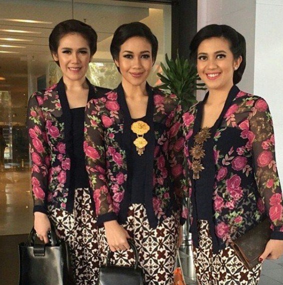 5+ Kebaya Kutu Baru Yang Wajib Kamu Miliki | BALIYA.ID