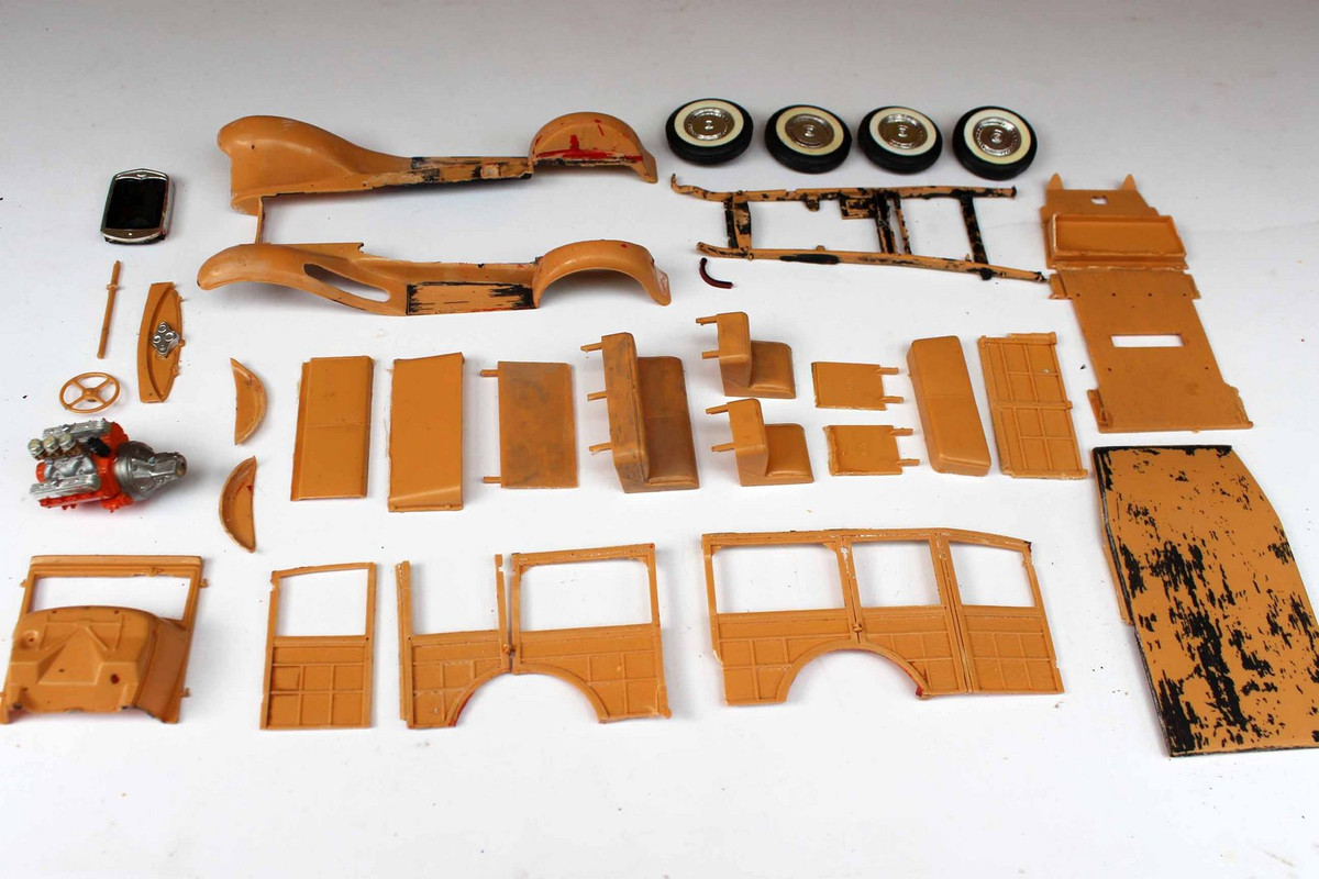 Revell '31 Ford Woody/Tudor sedan. Surfs Up! - Revell-Monogram Classic ...