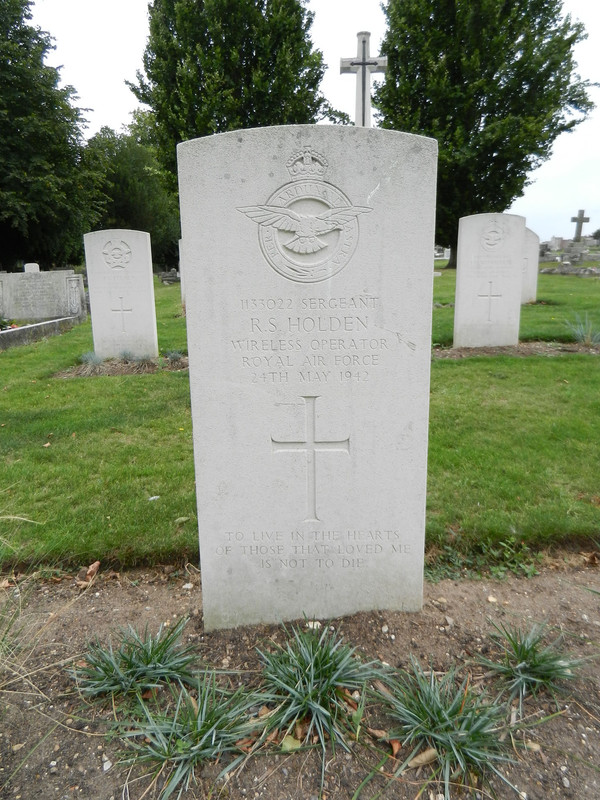 Holden Grave — Postimages