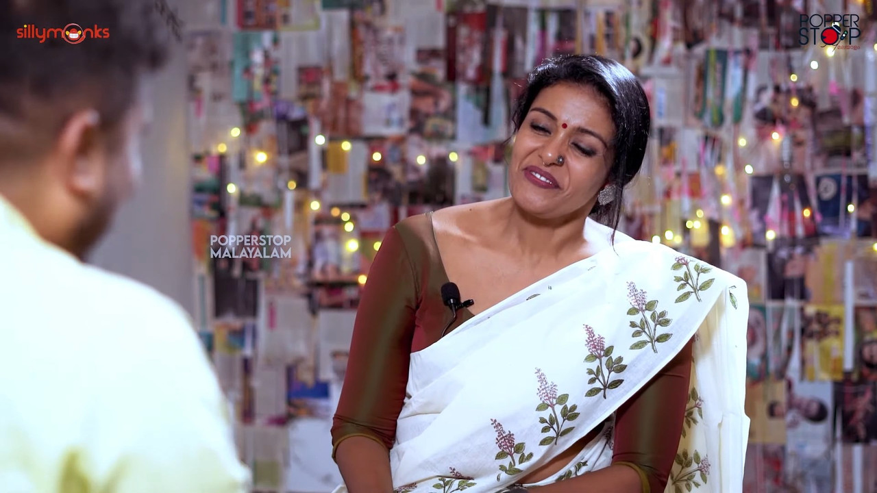 Sandhya Mohan Navel shile on interview mp4 snapshot 00 00 463 — Postimages
