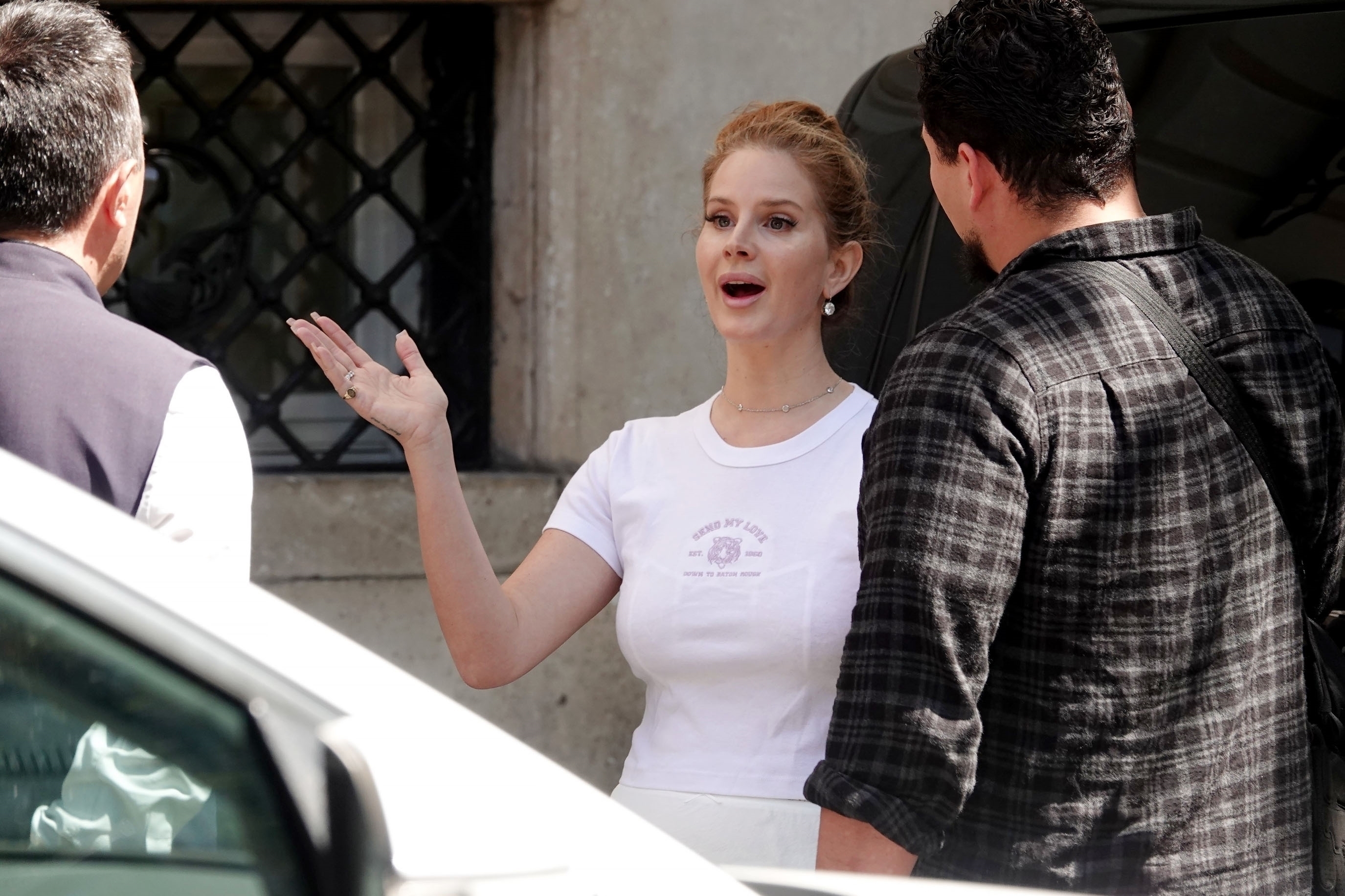 Lana Del Rey leaving the Hotel Eden in Rome 05 27 2024 70 — Postimages