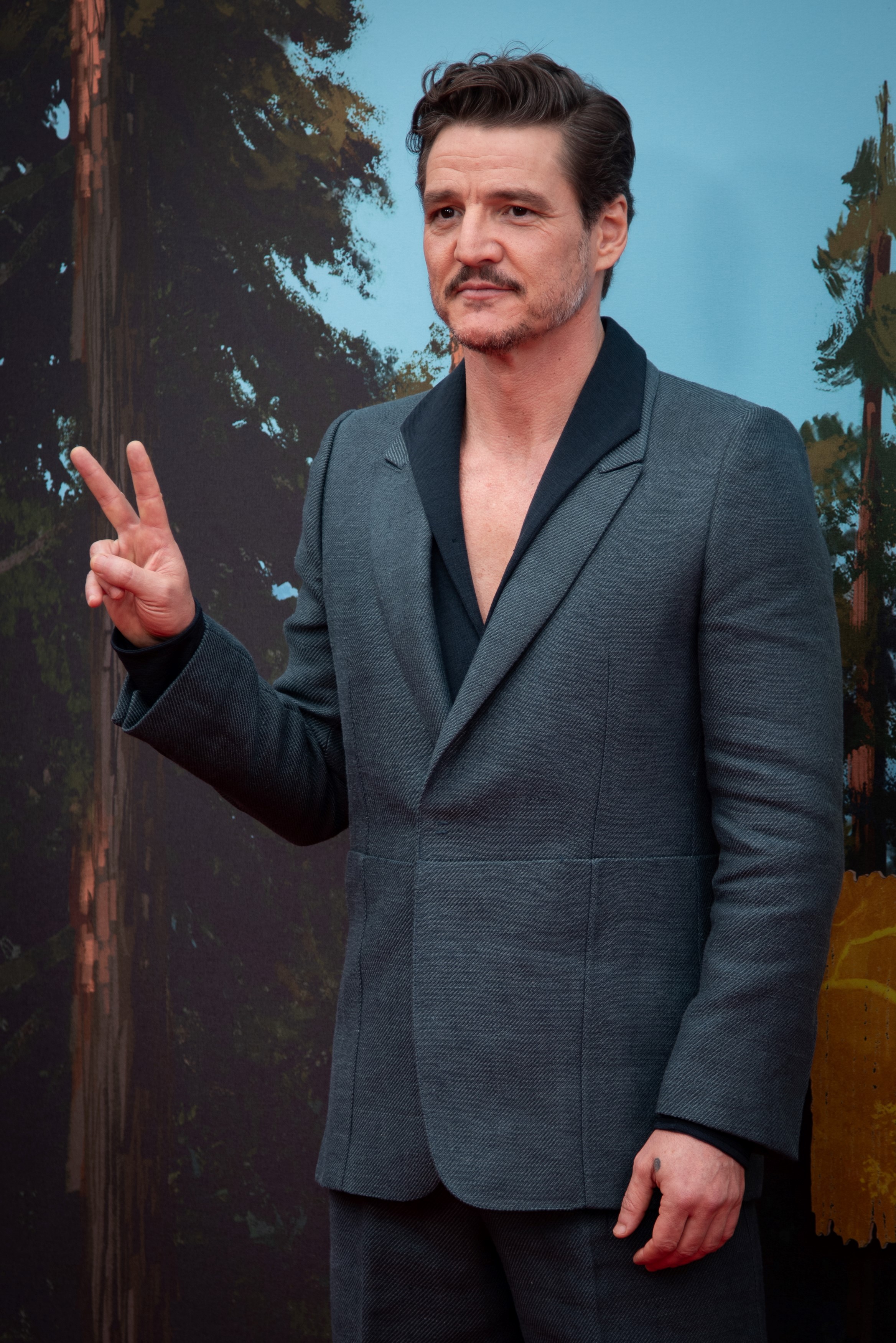 Pedro Pascal 079 — Postimages
