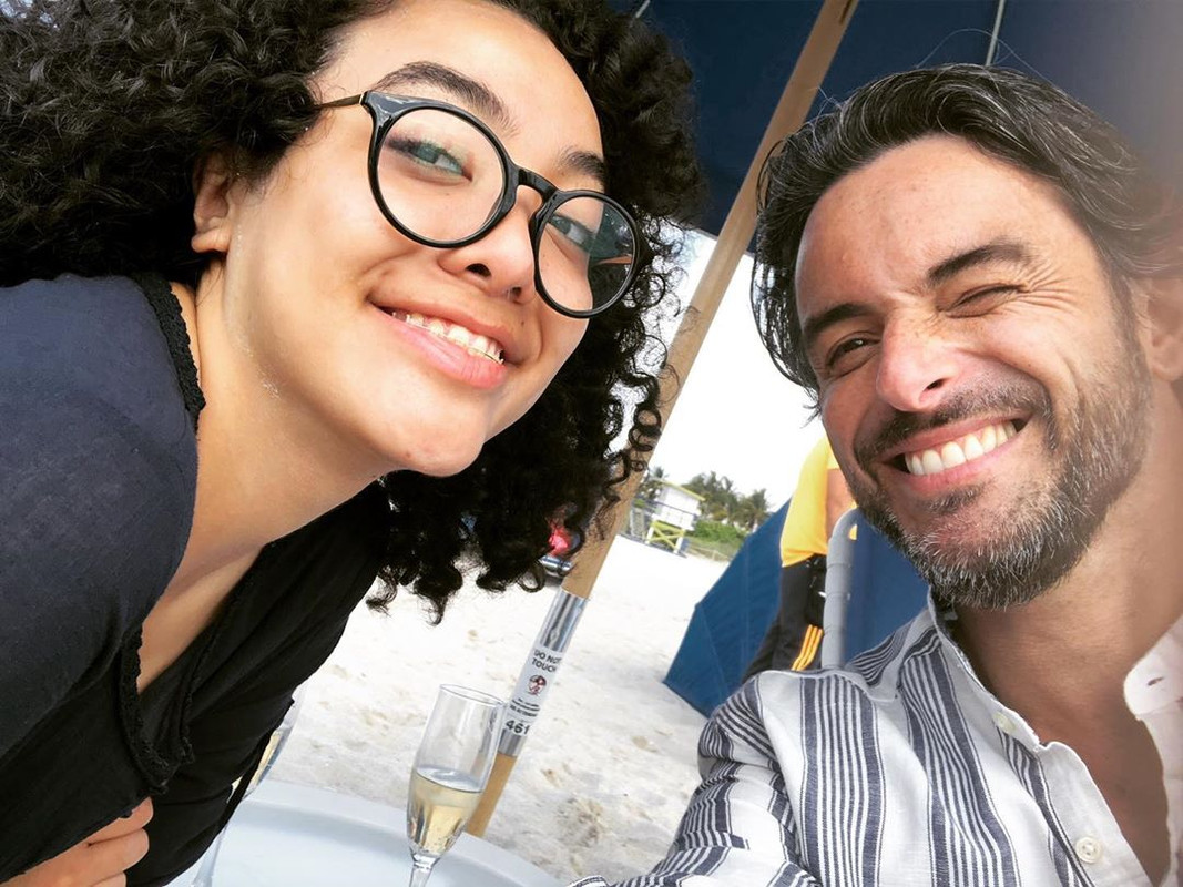 Elyfer Torres Bernard Bullen — Postimages