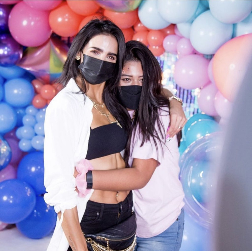 CD2 ACFB0 5845 4085 B7 BC F750 E553 C424 — Postimages