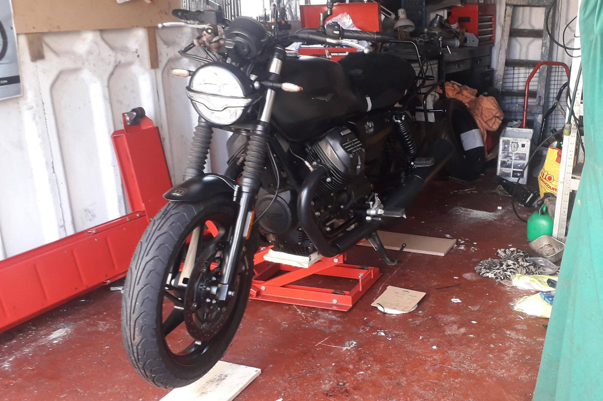 V7iii Centre Stand/Fuel Evap Cannister - Moto Guzzi Riders Forum