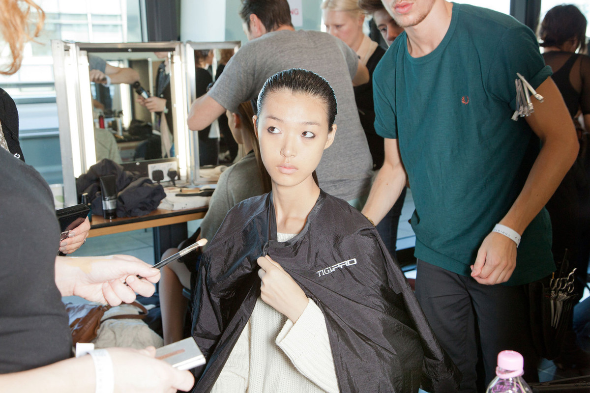 Christopher Kane Spring 2013 Backstage ri N9 G5f G6 — Postimages