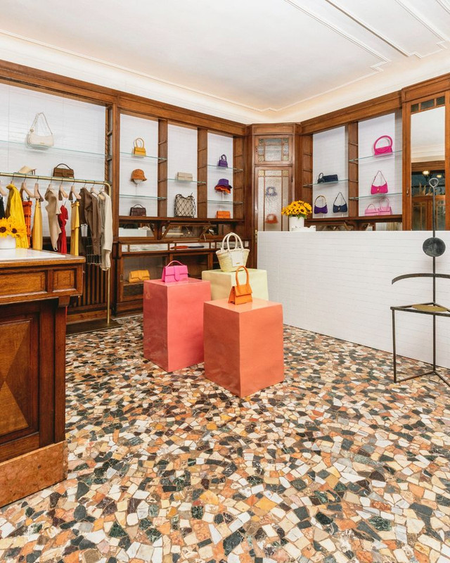 Jacquemus, la borsa gigante in acqua svela il pop-up sul lago di Como - Wondernet Magazine