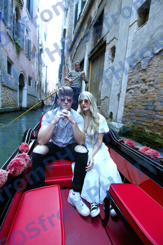 Sweet Couple — Postimages