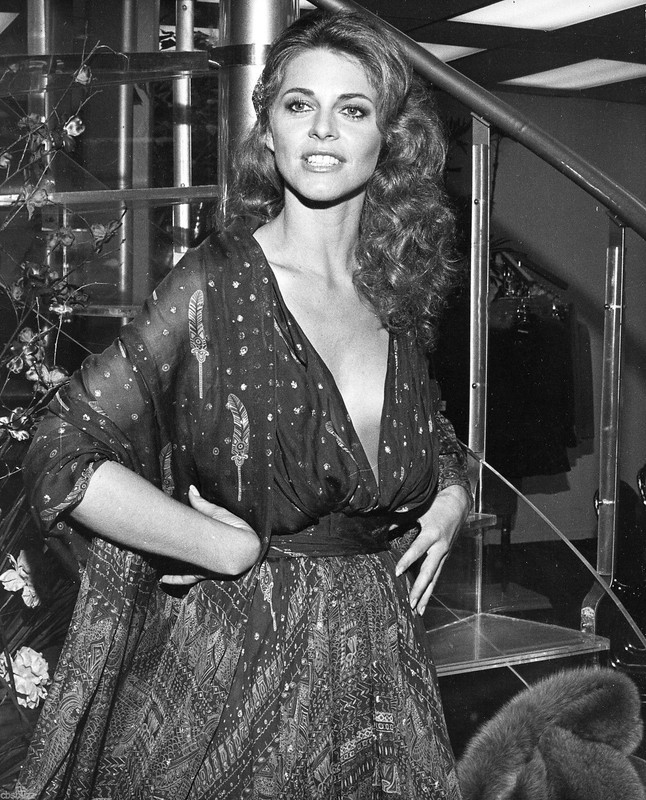 lindsay wagner d32 — Postimages