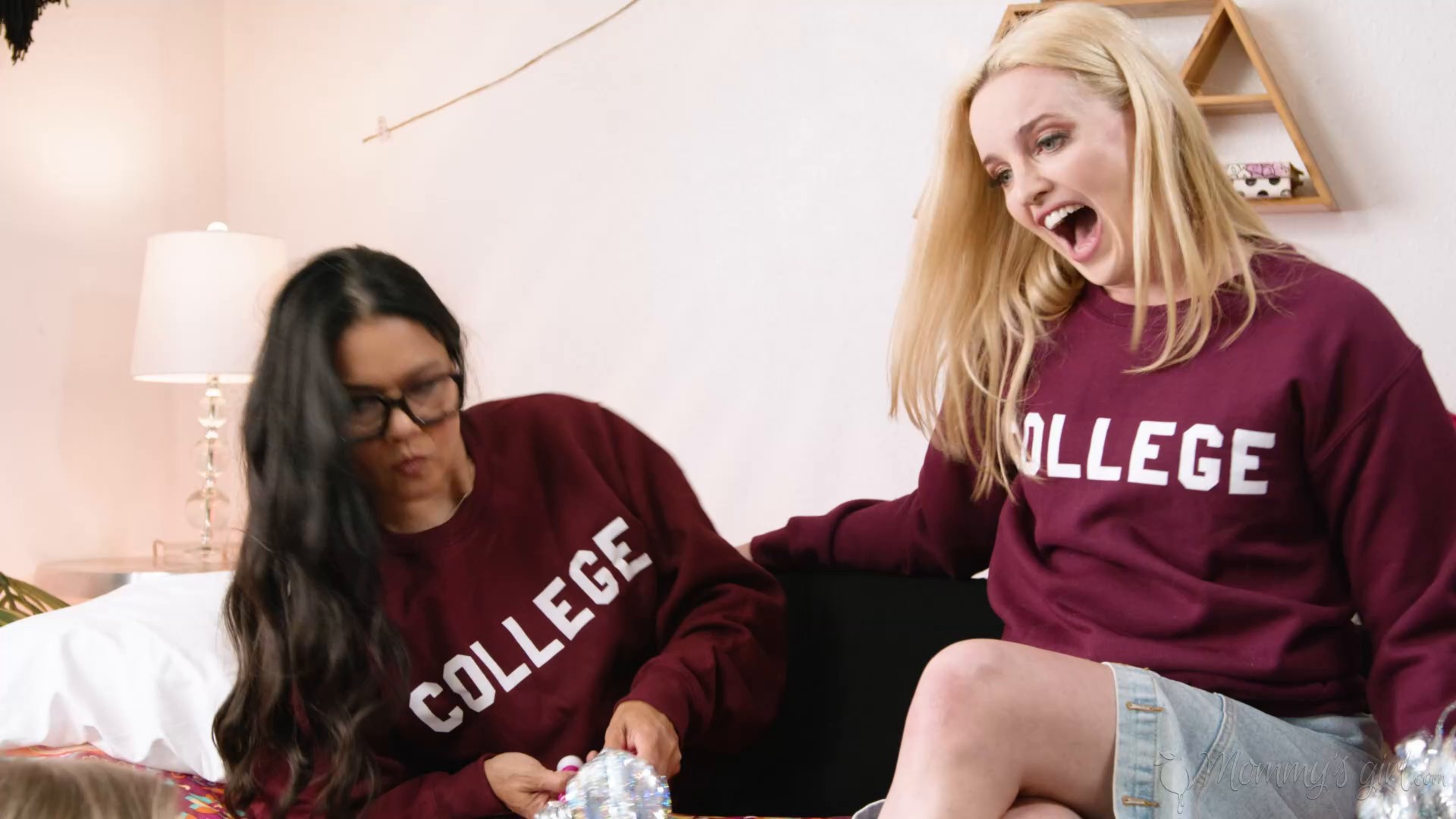 Charlie Forde Coco Lovelock Dana Vespoli Alma Step Mater MOMMYSGIRL mp4 0000 — Postimages