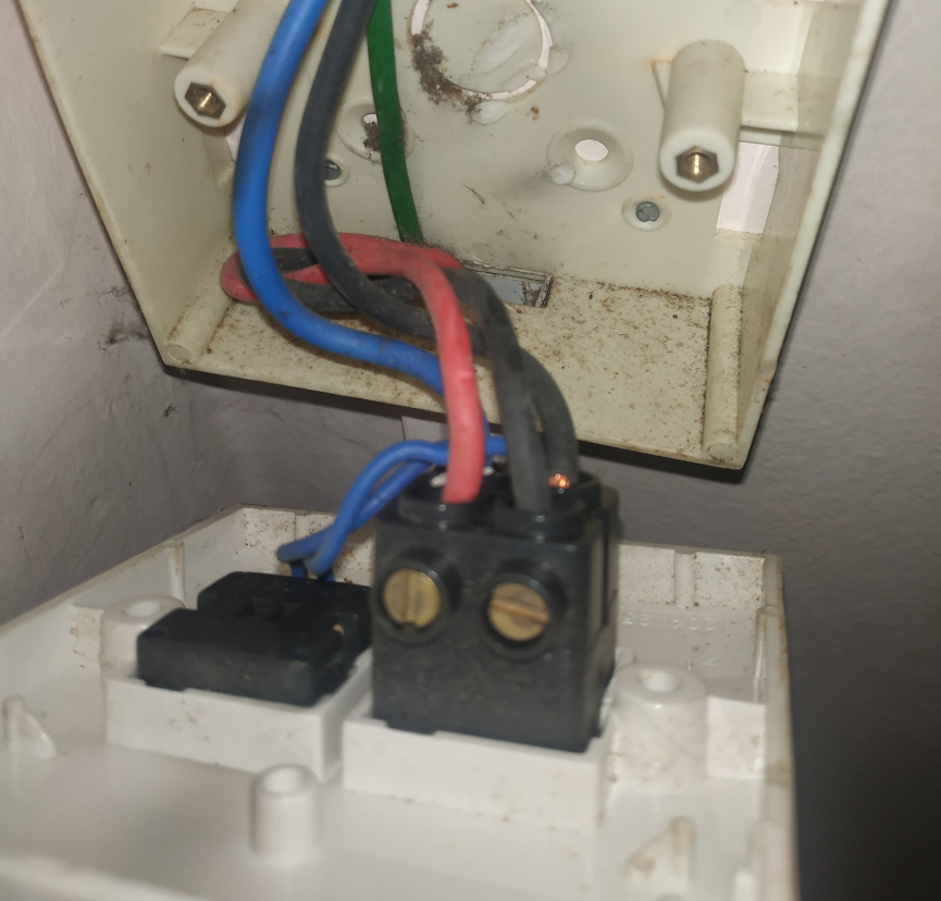 which 1 is live, which 1 is neutral