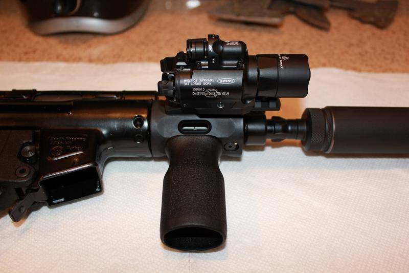 Weapon light for MP5 with vertical grip | HKPRO Forums