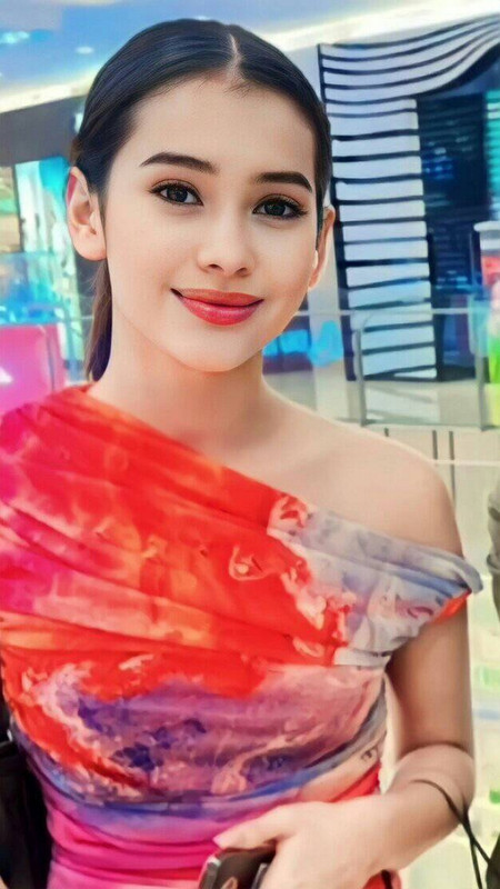 Sandrinna Michelle Two tone lipstick — Postimages