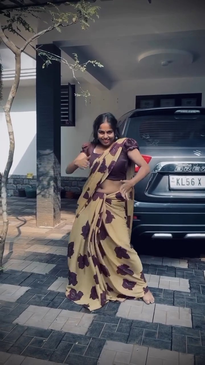 Malayali Girl Sexy Deep Navel in Saree mp4 snapshot 00 13 261 — Postimages