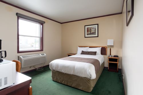 Creston Hotel & Suites | Best Hotel in Creston BC | Jimmy's Pub & Grill