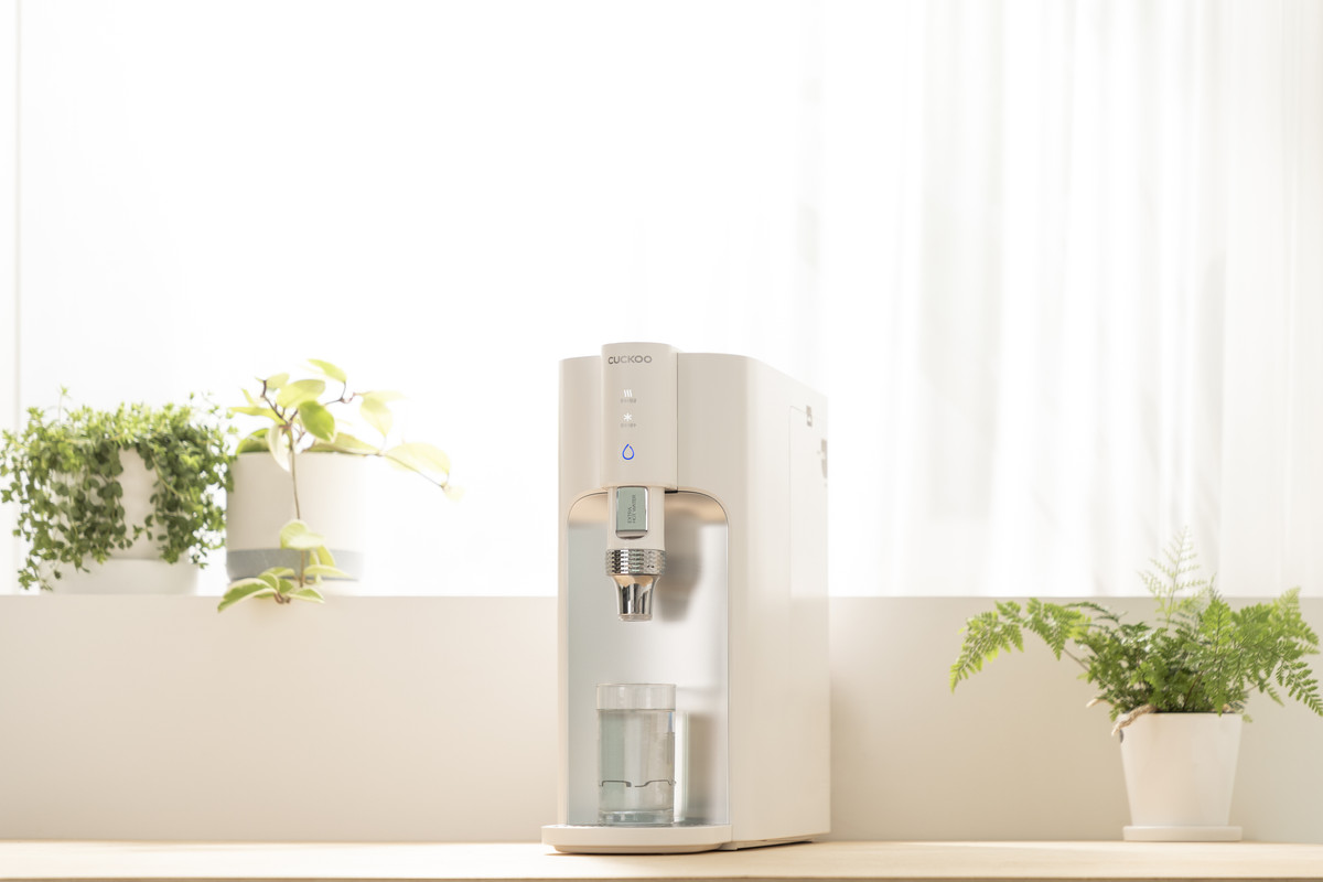 This Sleek Water Purifier Comes With An Instant Extra Hot Function ...