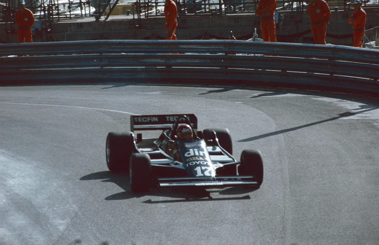 8117 Mon 2 — Postimages