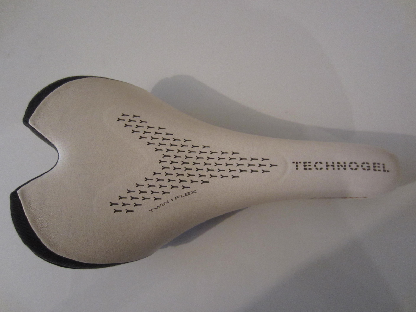 Fizik Aliante XM Technogel saddle — Postimages