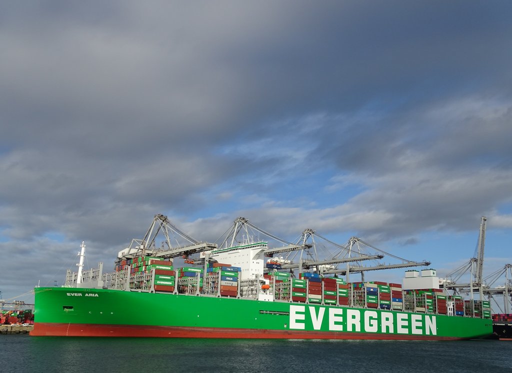 Spotten in De Hoek. - Pagina 645 - SCHEEPVAART FORUM