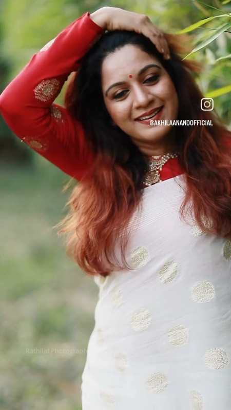 Singer Akhila hot Curves in Kerala Outfit mp4 snapshot 00 20 914 ...