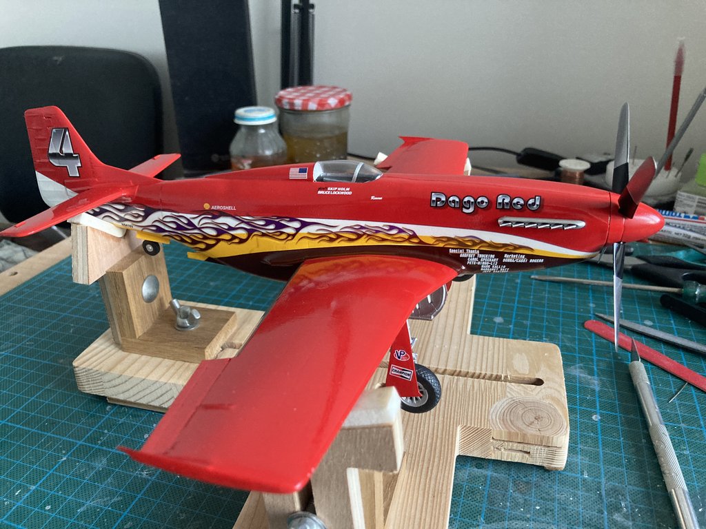 P-51 Racer conversion (Dago Red - Revell 1/32) and refurbishing (Strega ...