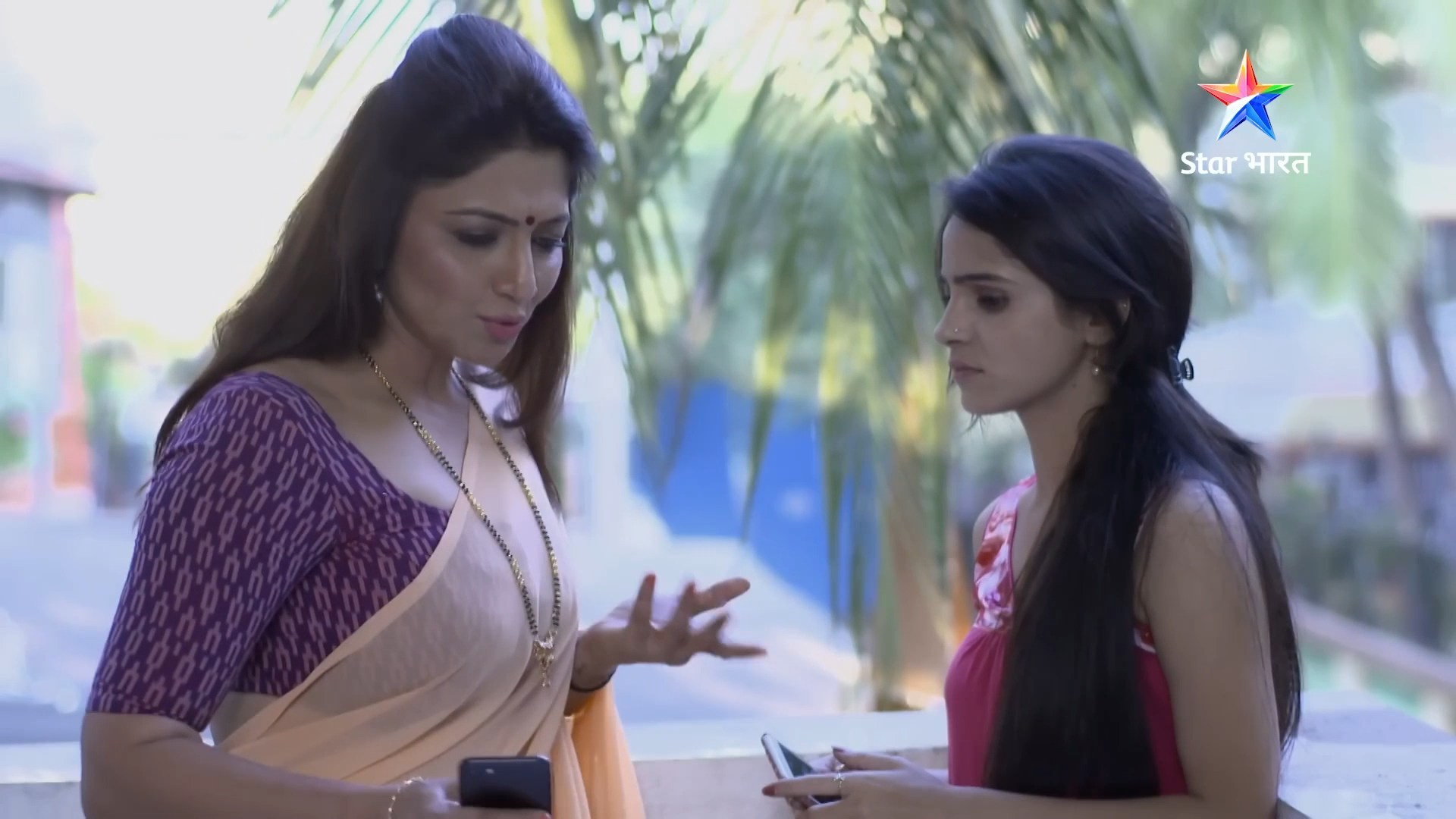 Seductive Lady Sexy Navel and boob scenes tmepting a guy in saree mp4 snapshot 01 13 717 ...