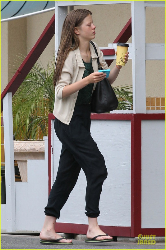 Mia Goth Feet 1036656 — Postimages