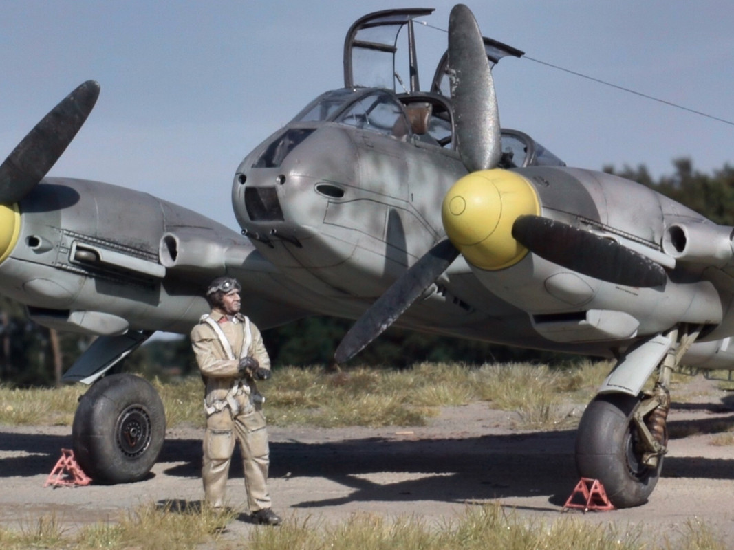 Me-410 Revell old kit 1/48 with some natural light photographs - Ready ...