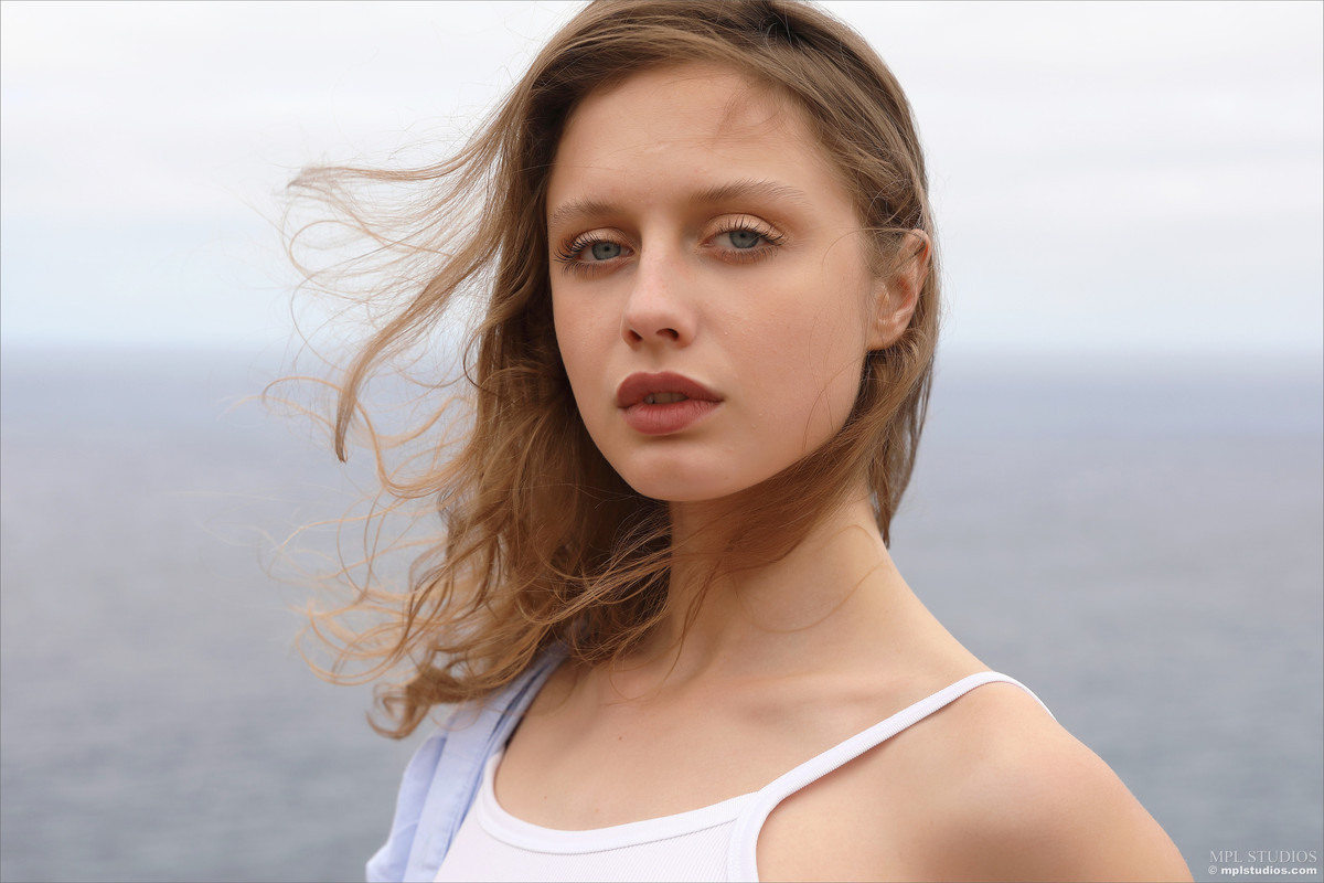 6561046 — Postimages