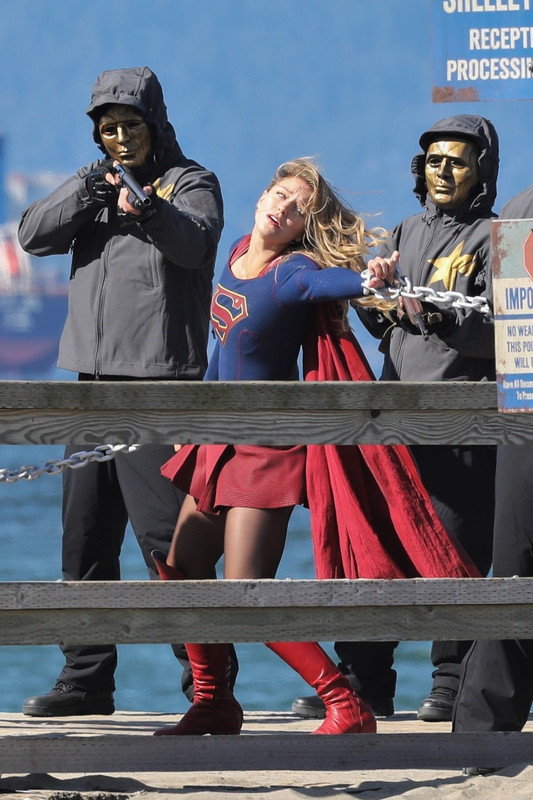 Melissa Benoist Pantyhose – Filming ‘Supergirl’ in Vancouver | LEGS COOL Melissa Benoist Pantyhose – Filming ‘Supergirl’ in Vancouver | LEGS COOL