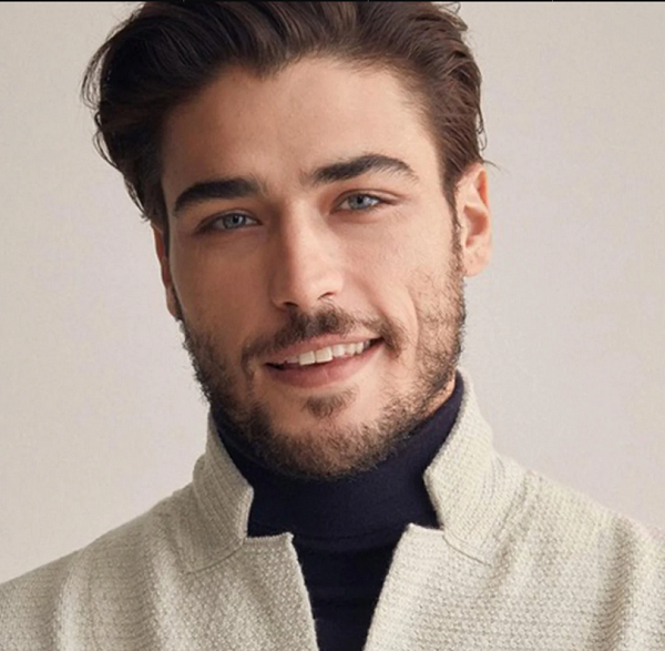 Classify and pass Italian male model Alessandro Dellisola