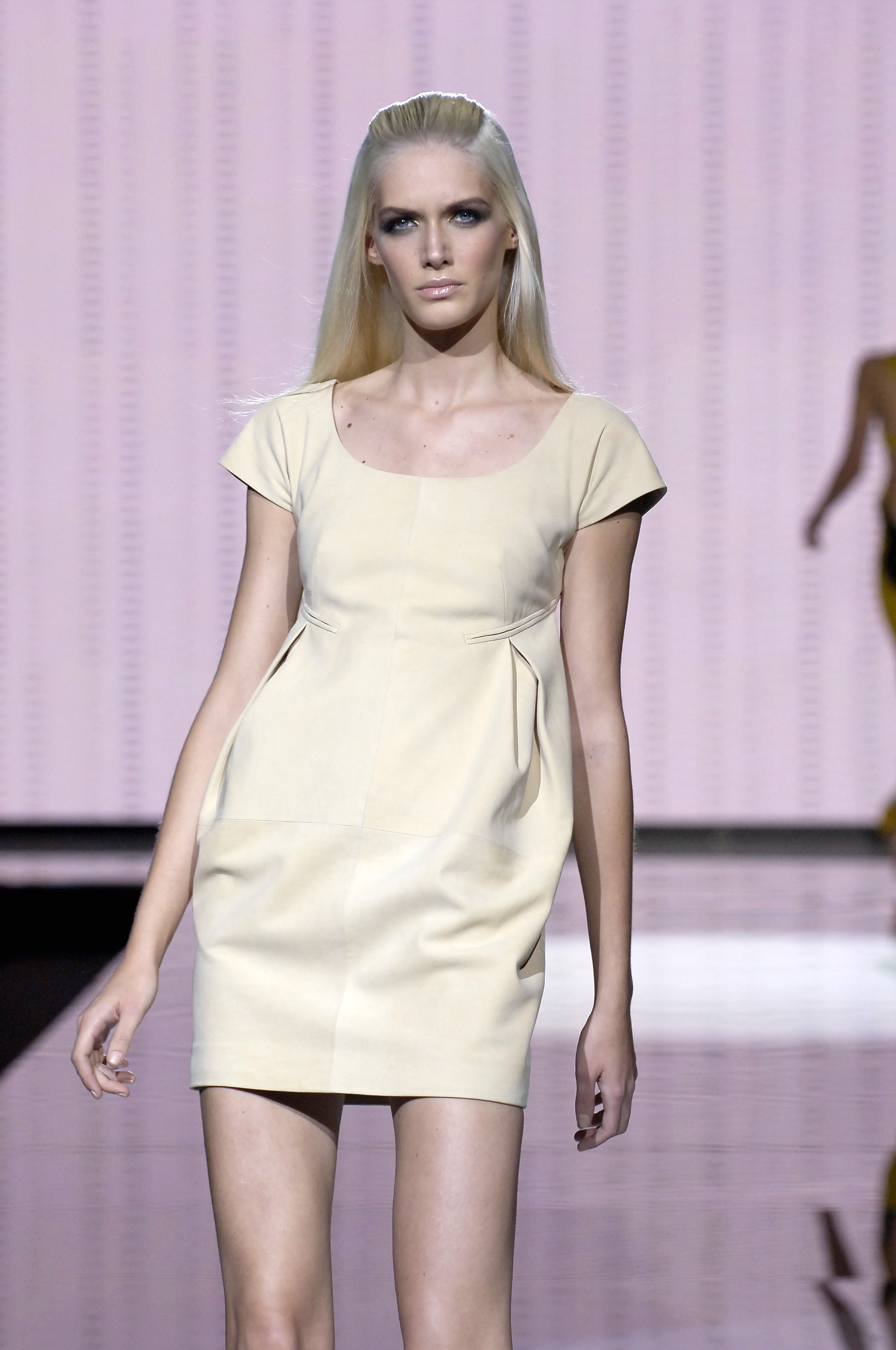 03105 celebrity city Versace Fashion Show 138 12 — Postimages