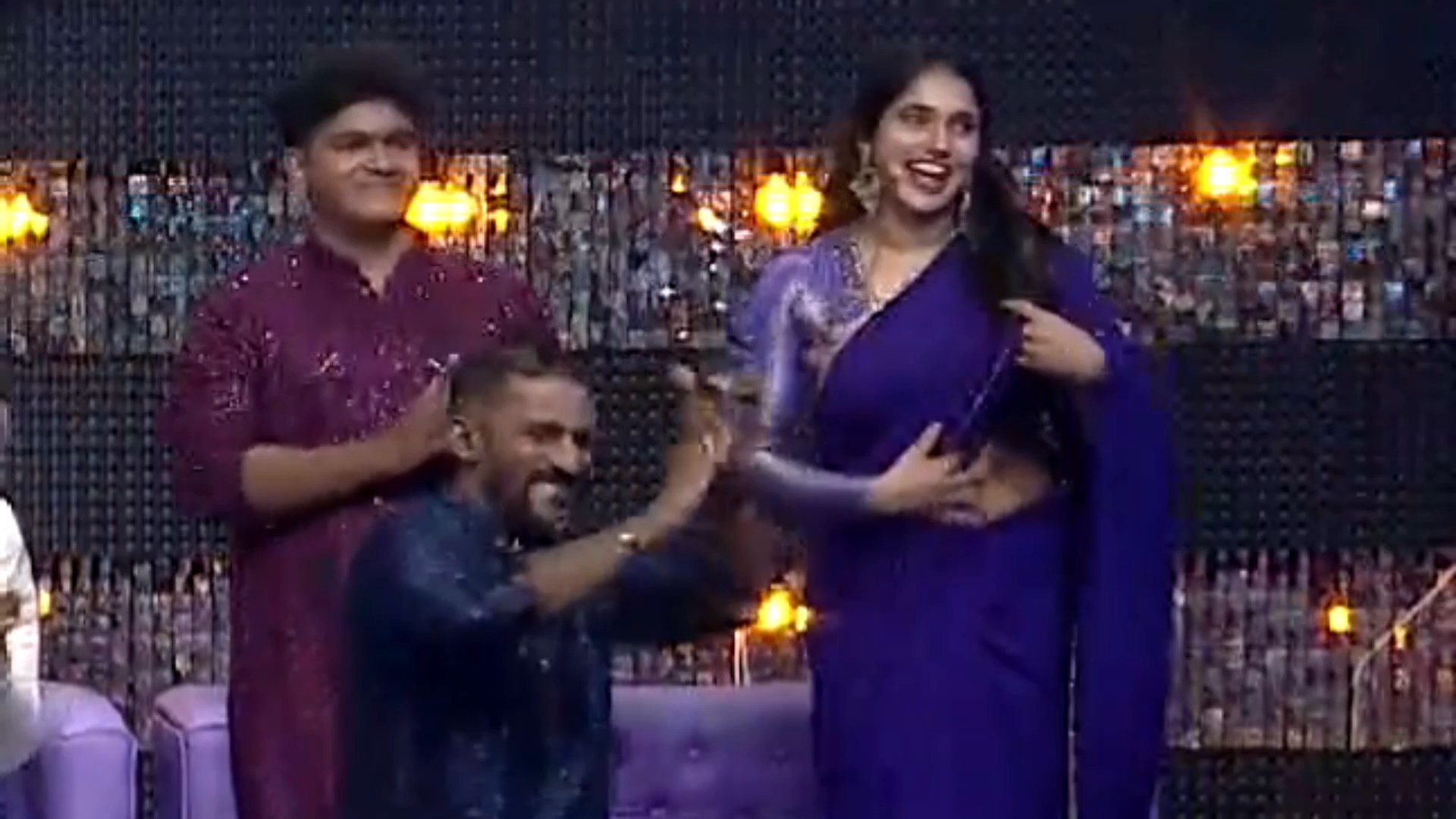 Varsha Ramesh Fleshy Deep Navel Hole in Violetr Saree mp4 snapshot 00 ...