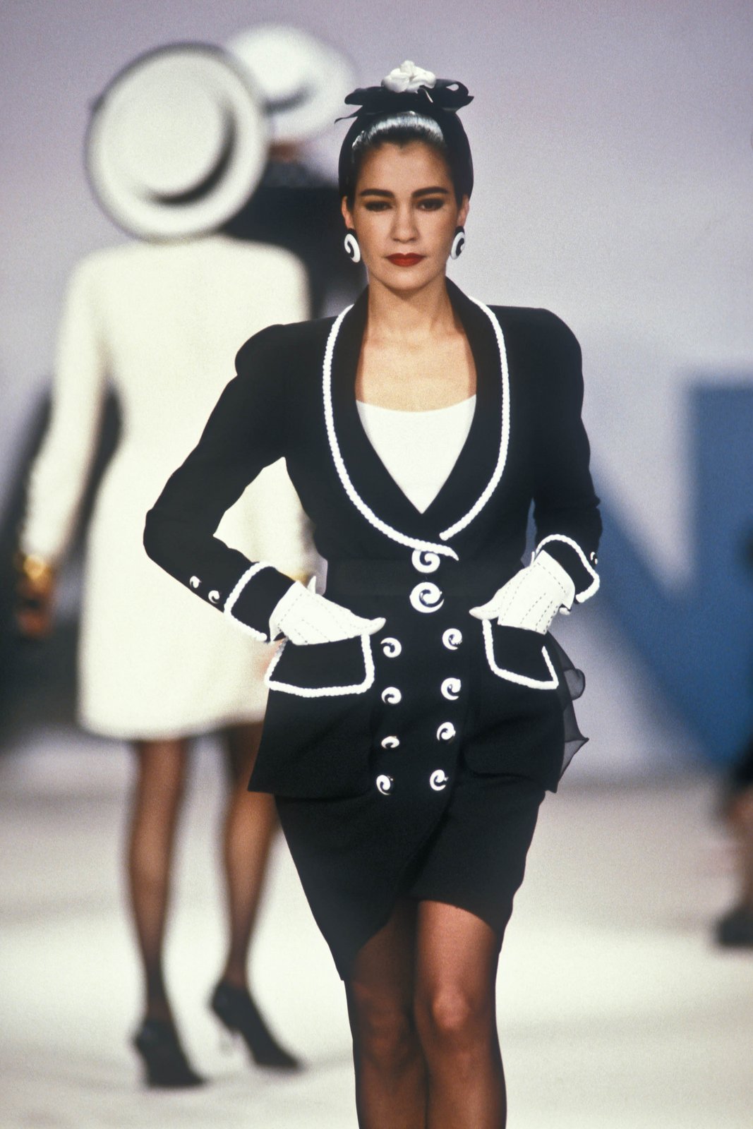 Fashion Classic: CHANEL Haute Couture Spring/Summer 1990 | Lipstick Alley