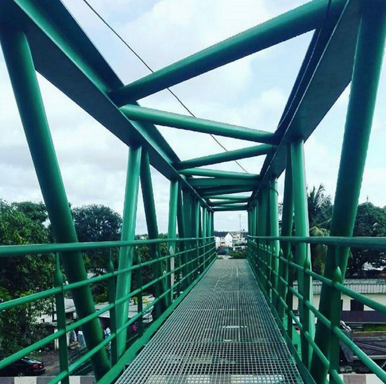 autoroute douala bridge — Postimages