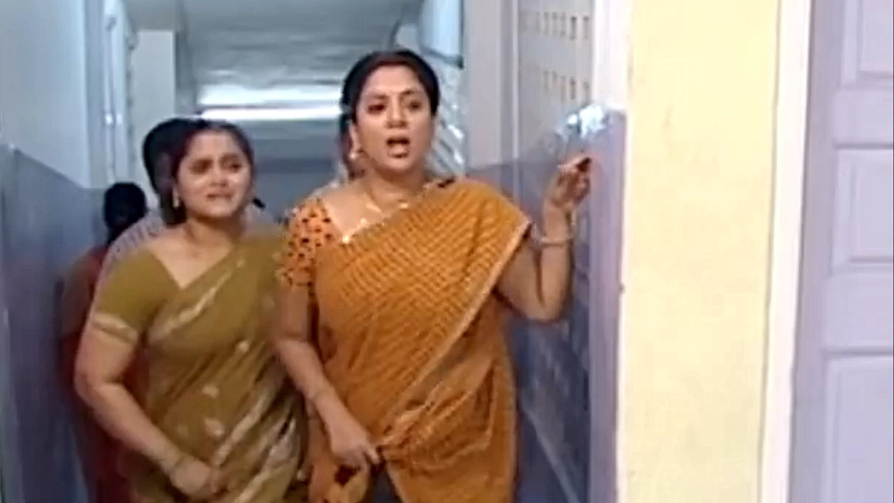 Roopasree navel slip mp4 snapshot 00 01 200 — Postimages