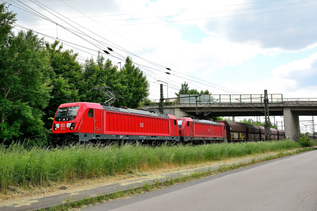 187 123 128 — Postimages