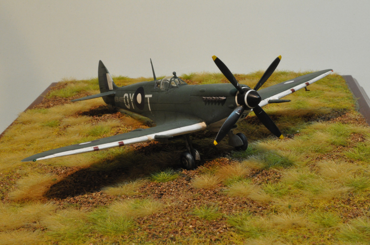 Eduard Spitfire VIII Weekender - RAAF 452 Squadron, Ron Cundy - 72nd ...