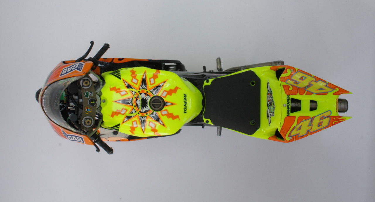 Tamiya 1/12 Repsol Honda RC211V '03 - Rossi, Valencia edition - Ready ...