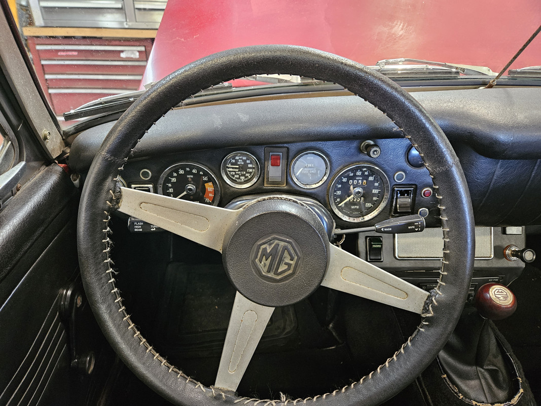 [Solved] Dash Plug - Does something go here? : MG Midget Forum : The MG Experience
