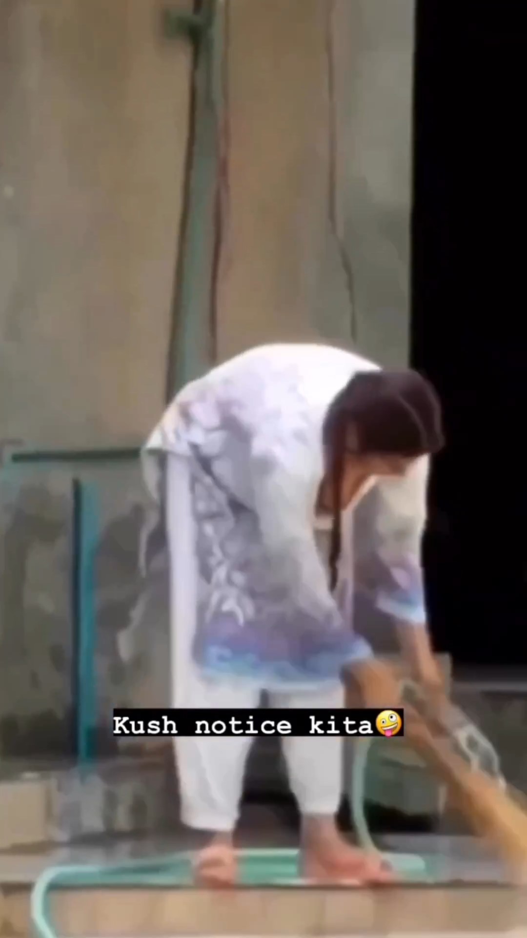 Desi girl huge hanging tits and cleavage mp4 snapshot 00 04 553 — Postimages