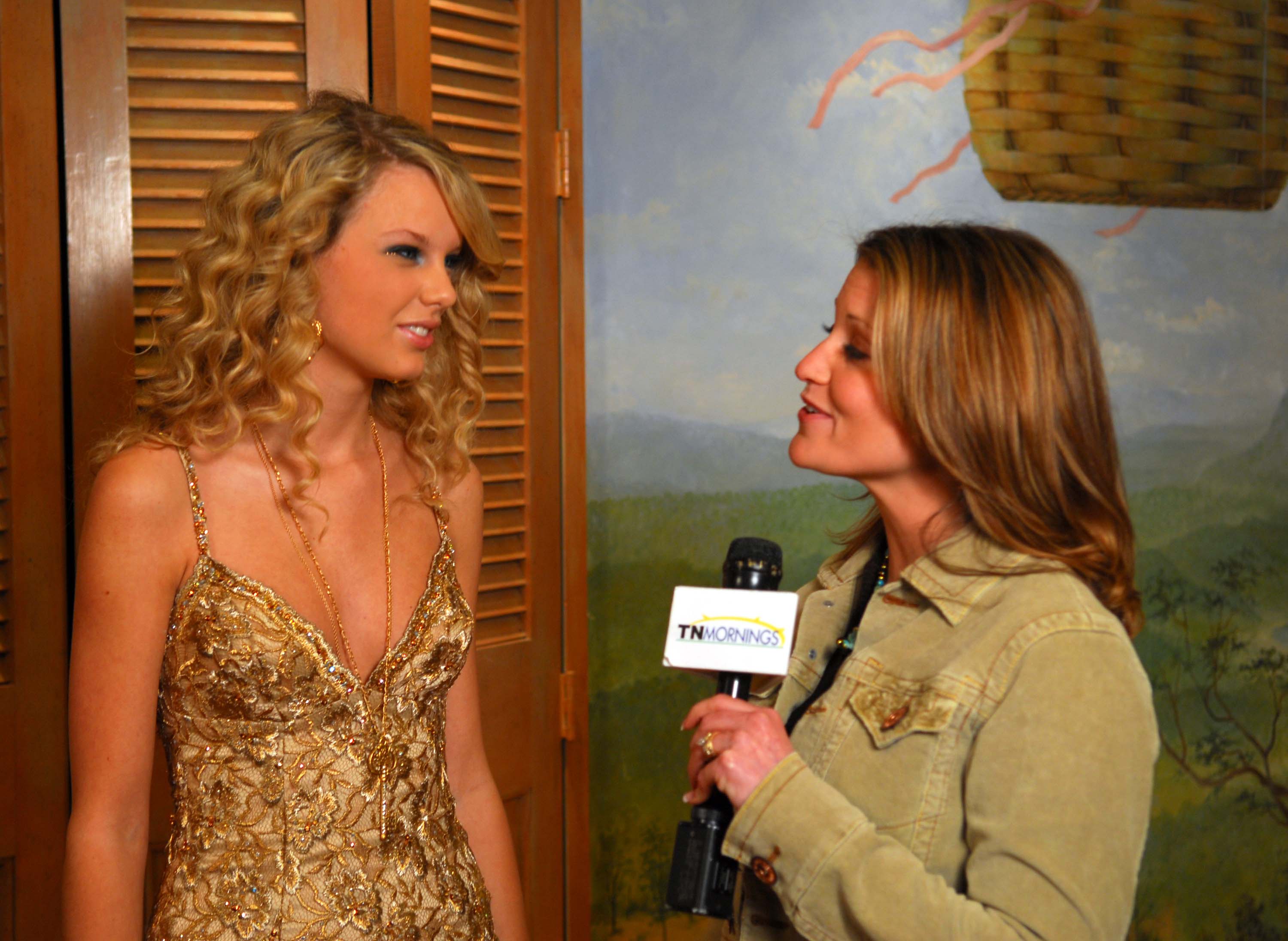 01 Taylor Swift Album Gold party (33) — Postimages
