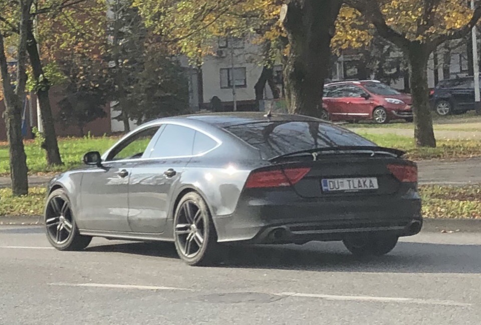 Još jedna zanimljiva auto tablica : r/croatia