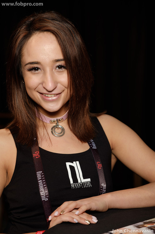 avn1902f0273 — Postimages