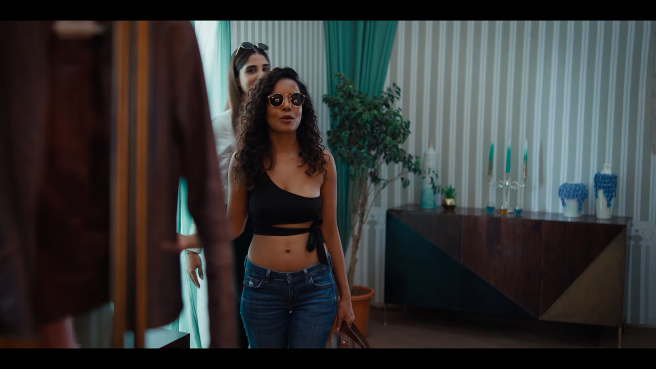 Khalbali Records bikini 00 00 51 20 Still012 — Postimages