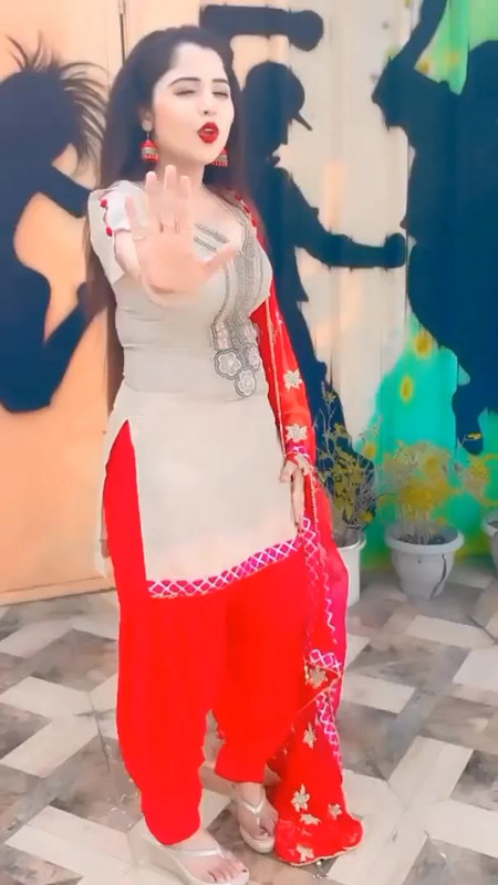 Muskan Baby new Dance Instagram Reels Muskan Baby Tik Tok videos mp4 0003 — Postimages